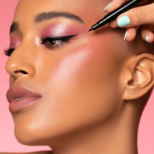 Creëer strakke lijnen met onze oog Stylo's - L'OYÉ COSMETICS – L’OYÉ ...